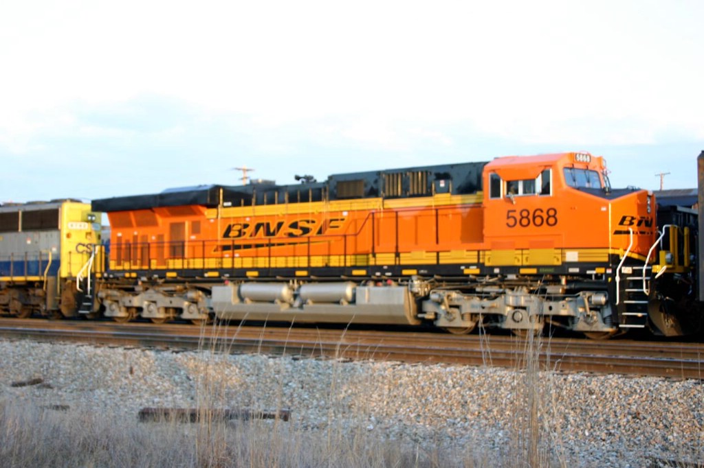 BNSF 5868